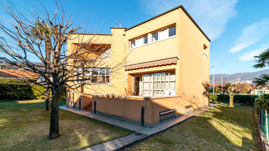 Esterno-Casa con giardino in vendita a San Pietro di Stabio-4 - Agenzia ...