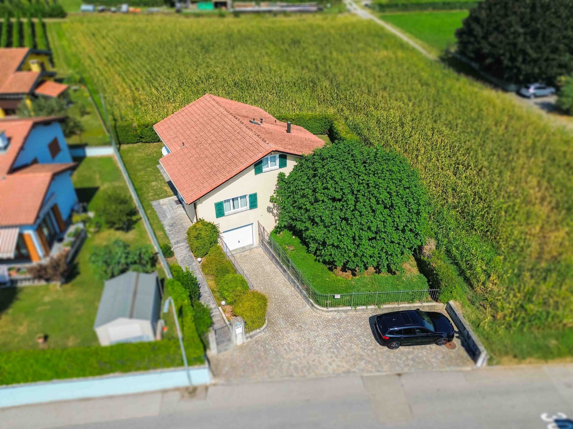 Casa con giardino e vista sui vigneti in vendita a Stabio - Agenzia ...