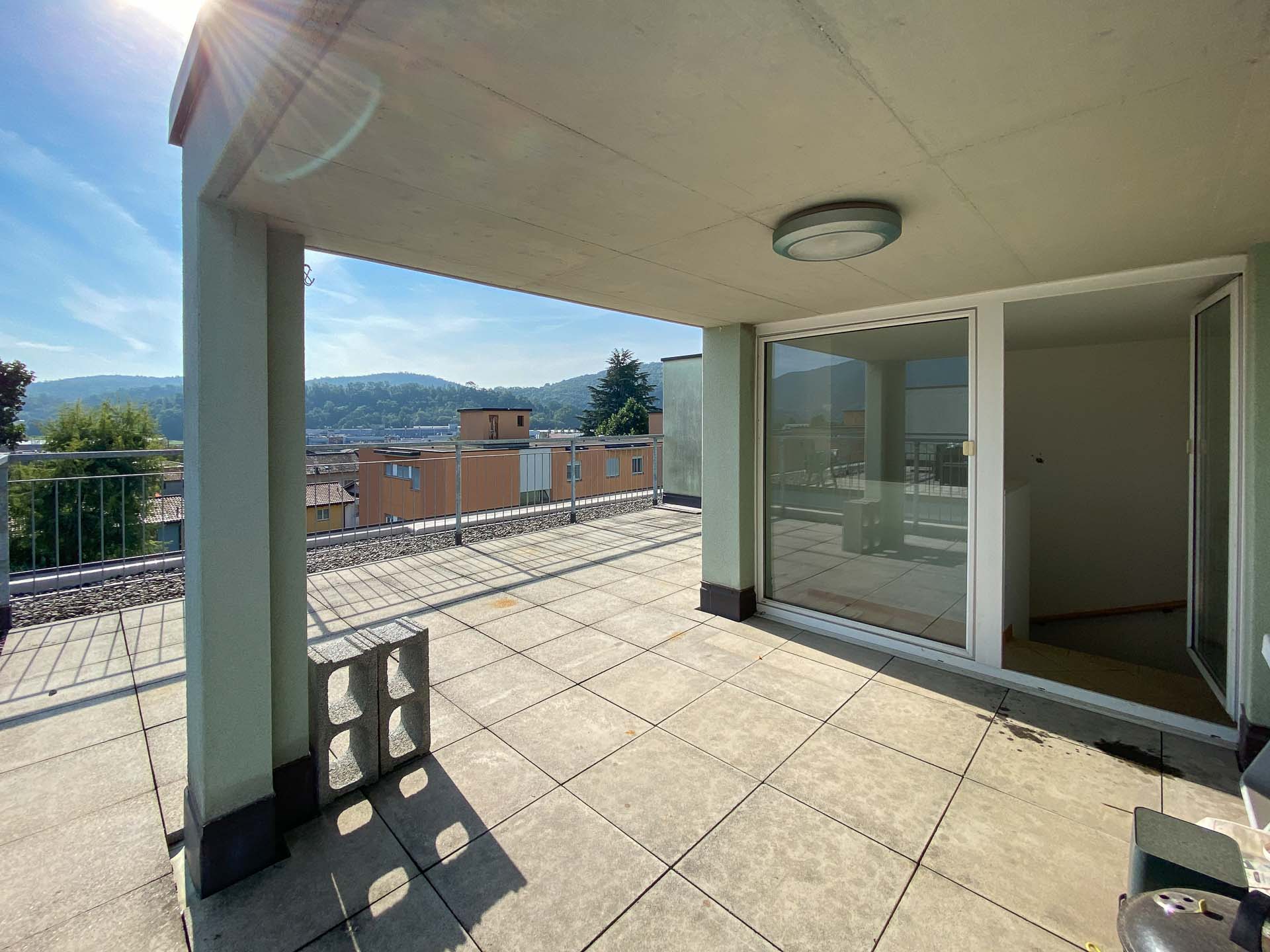 Appartamento con tetto terrazza in vendita a Stabio - House & Trade